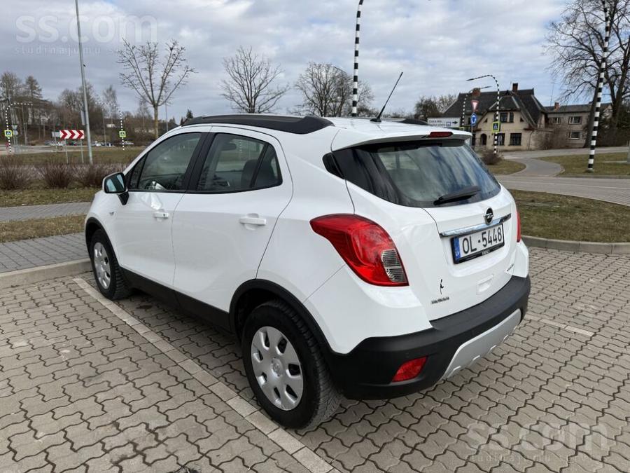 White Opel Mokka 2013 in Saldus, with an engine capacity of 1.70 L and mileage of 243 thousand km for 5590 €, photo 9 on AUTOMOTO.COM.LV