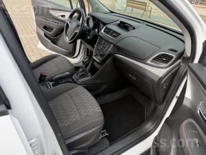 White Opel Mokka 2013 in Saldus, with an engine capacity of 1.70 L and mileage of 243 thousand km for 5590 €, photo 14 on AUTOMOTO.COM.LV