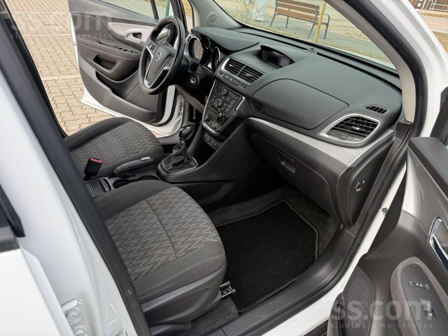 White Opel Mokka 2013 in Saldus, with an engine capacity of 1.70 L and mileage of 243 thousand km for 5590 €, photo 14 on AUTOMOTO.COM.LV
