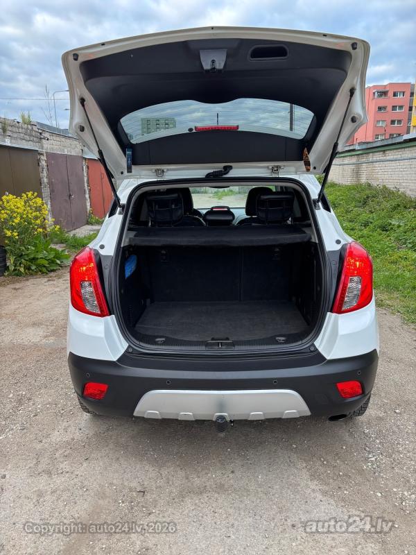 White Opel Mokka 2014 in Tallinn, with an engine capacity of 1.70 L and mileage of 285 thousand km for 6450 €, photo 5 on AUTOMOTO.COM.LV