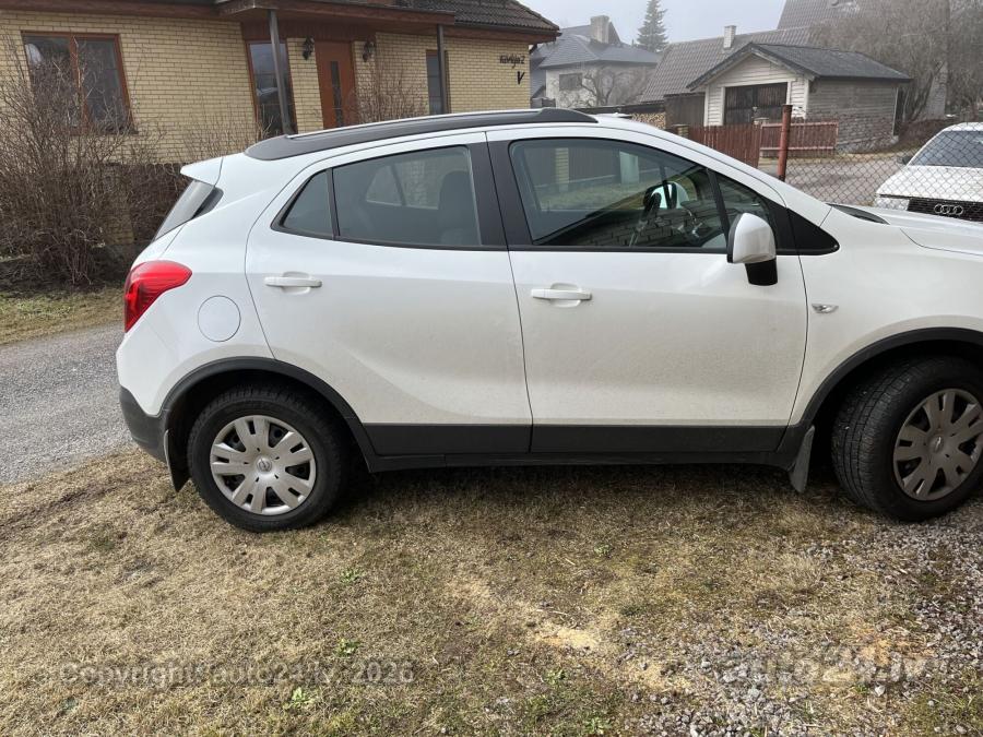 White Opel Mokka 2015 in Tallinn, with an engine capacity of 1.60 L and mileage of 11 thousand km for 8900 €, photo 6 on AUTOMOTO.COM.LV