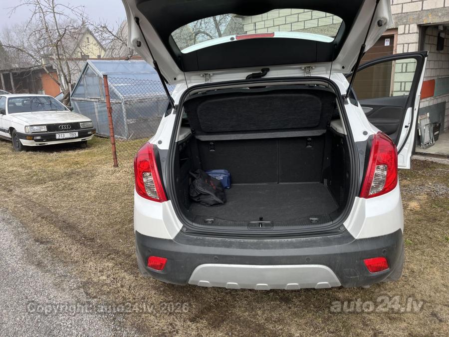 White Opel Mokka 2015 in Tallinn, with an engine capacity of 1.60 L and mileage of 11 thousand km for 8900 €, photo 7 on AUTOMOTO.COM.LV