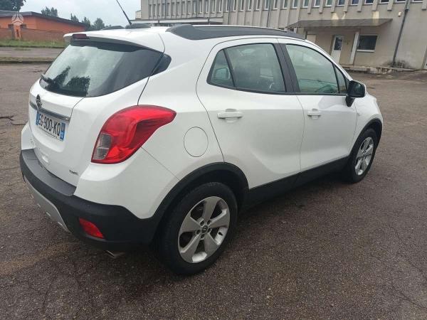 White Opel Mokka 2016 in Taurage, with an engine capacity of 1.60 L and mileage of 164 thousand km for 5200 €, photo 4 on AUTOMOTO.COM.LV