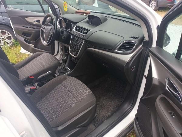 White Opel Mokka 2016 in Taurage, with an engine capacity of 1.60 L and mileage of 164 thousand km for 5200 €, photo 9 on AUTOMOTO.COM.LV