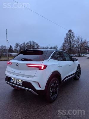 White Opel Mokka 2021 in Cesis, with an engine capacity of 1.50 L and mileage of 90 thousand km for 16500 €, photo 3 on AUTOMOTO.COM.LV