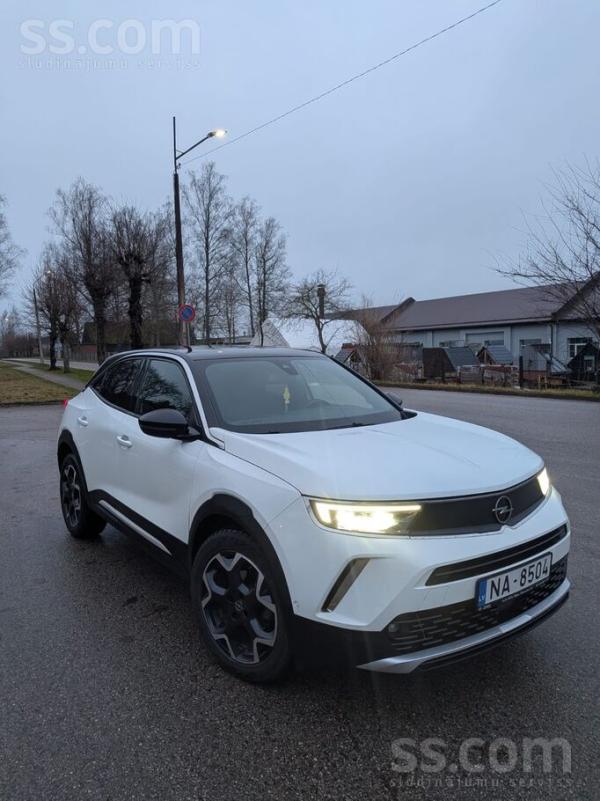 Белый Опель Mokka 2021 в Цесис, объемом двигателя 1.50 л и пробегом 90 тыс. км за 16500 €, фото 1 на AUTOMOTO.COM.LV