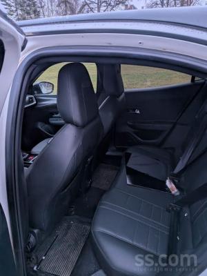 White Opel Mokka 2021 in Cesis, with an engine capacity of 1.50 L and mileage of 90 thousand km for 16500 €, photo 7 on AUTOMOTO.COM.LV