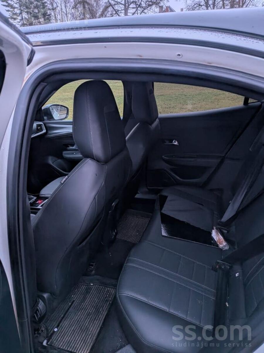 White Opel Mokka 2021 in Cesis, with an engine capacity of 1.50 L and mileage of 90 thousand km for 16500 €, photo 7 on AUTOMOTO.COM.LV