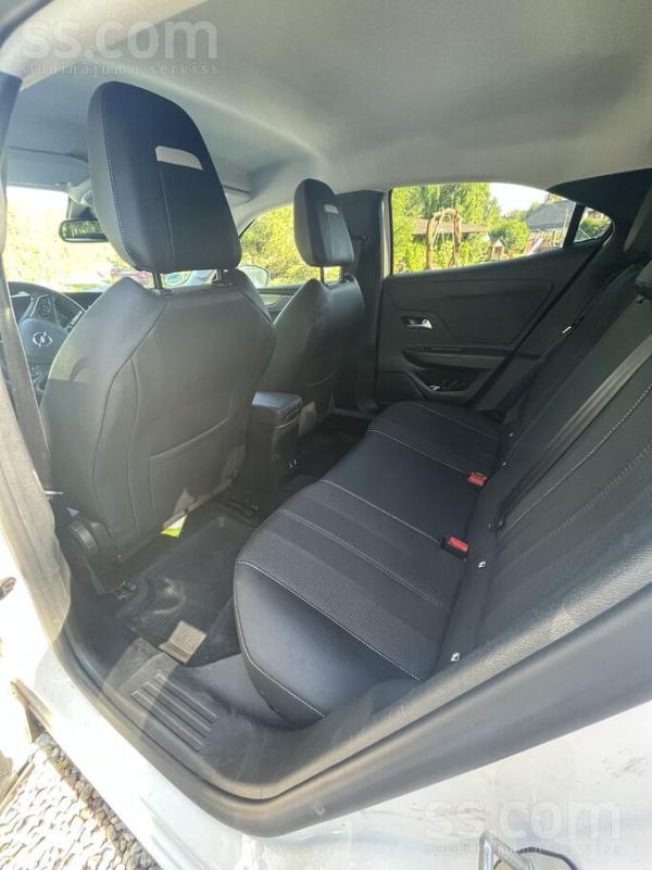 White Opel Mokka 2021 in Riga, with an engine capacity of 1.60 L and mileage of 61 thousand km for 16500 €, photo 6 on AUTOMOTO.COM.LV