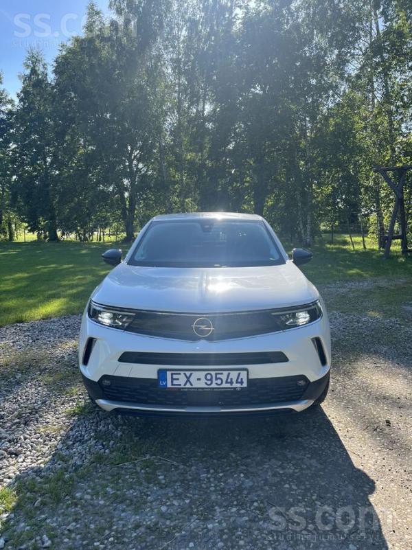 White Opel Mokka 2021 in Riga, with an engine capacity of 1.60 L and mileage of 67 thousand km for 15000 €, photo 4 on AUTOMOTO.COM.LV