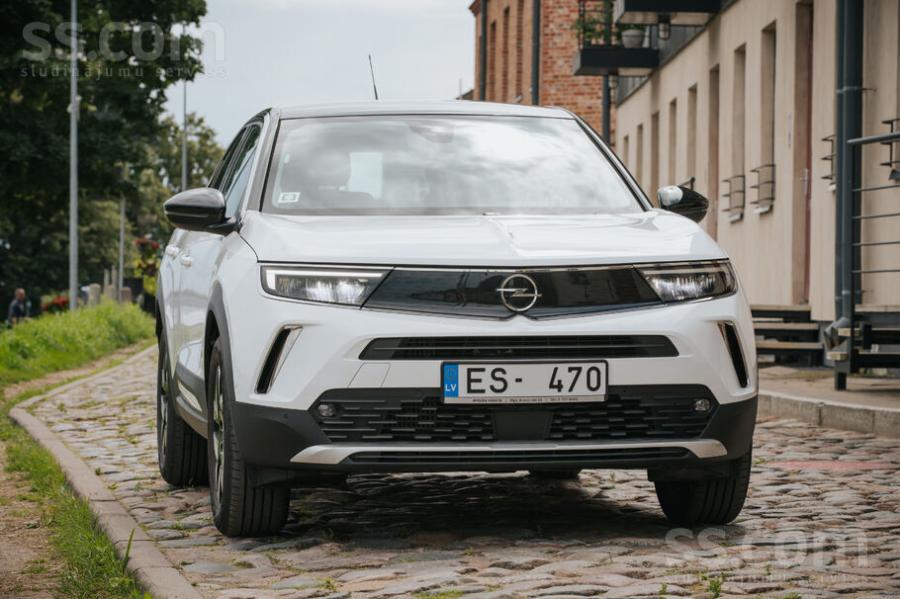 Белый Опель Mokka 2022 в Рига, объемом двигателя 1.20 л и пробегом 12 тыс. км за 18999 €, фото 3 на AUTOMOTO.COM.LV