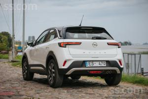 Белый Опель Mokka 2022 в Рига, объемом двигателя 1.20 л и пробегом 12 тыс. км за 18999 €, фото 4 на AUTOMOTO.COM.LV