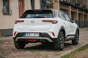 Белый Опель Mokka 2022 в Рига, объемом двигателя 1.20 л и пробегом 12 тыс. км за 18999 €, фото 5 на AUTOMOTO.COM.LV
