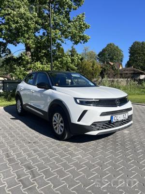 Белый Опель Mokka 2022 в Рига, объемом двигателя 1.20 л и пробегом 63 тыс. км за 14300 €, фото  на AUTOMOTO.COM.LV