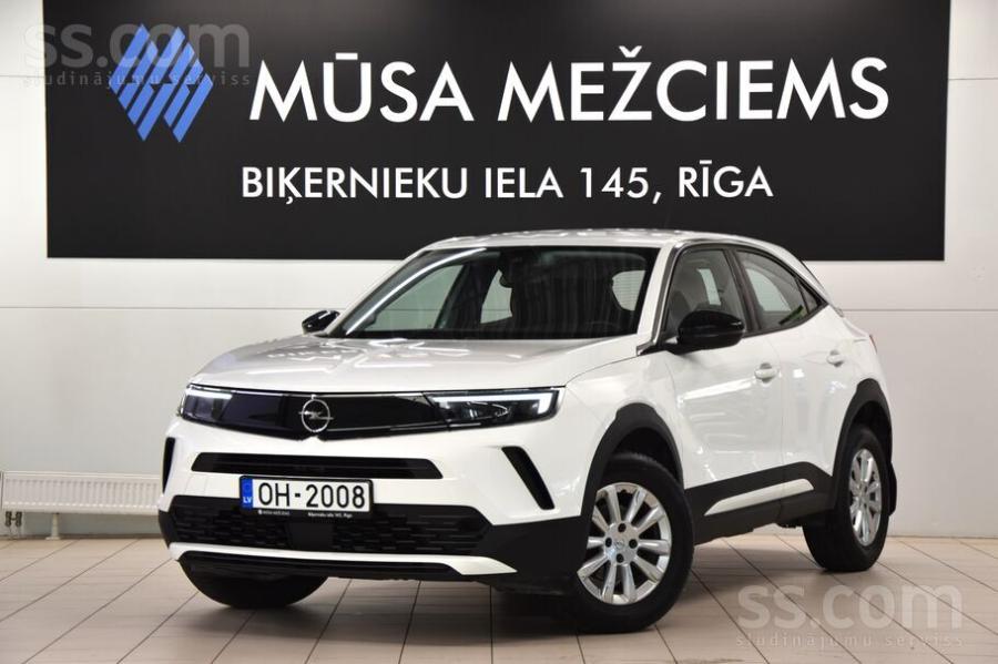 White Opel Mokka 2023 in Riga, with an engine capacity of 1.50 L and mileage of 113 thousand km for 10990 €, photo 1 on AUTOMOTO.COM.LV
