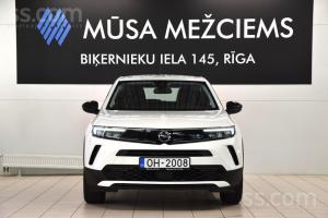 White Opel Mokka 2023 in Riga, with an engine capacity of 1.50 L and mileage of 113 thousand km for 10990 €, photo 3 on AUTOMOTO.COM.LV