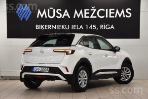 White Opel Mokka 2023 in Riga, with an engine capacity of 1.50 L and mileage of 113 thousand km for 10990 €, photo 7 on AUTOMOTO.COM.LV