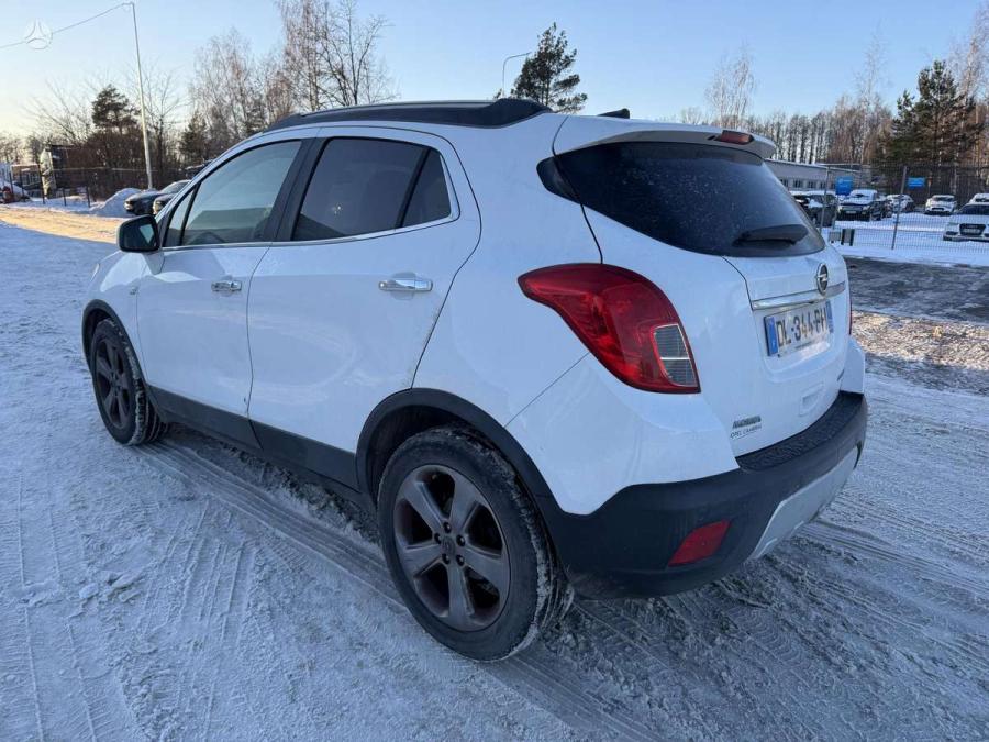 White Opel Mokka 2014 in Taurage, with an engine capacity of 1.36 L and mileage of 122 thousand km for 6600 €, photo 4 on AUTOMOTO.COM.LV