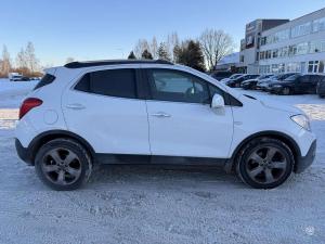 White Opel Mokka 2014 in Taurage, with an engine capacity of 1.36 L and mileage of 122 thousand km for 6600 €, photo 8 on AUTOMOTO.COM.LV