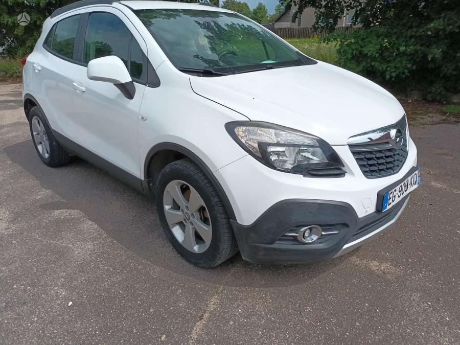 White Opel Mokka 2016 in Taurage, with an engine capacity of 1.60 L and mileage of 164 thousand km for 5300 €, photo 1 on AUTOMOTO.COM.LV