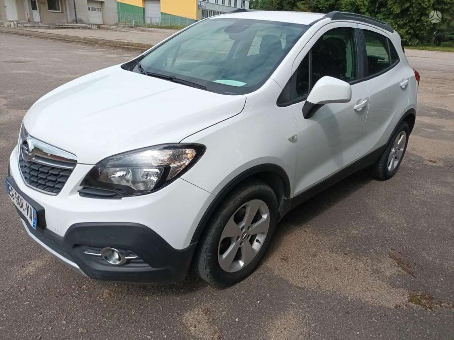 White Opel Mokka 2016 in Taurage, with an engine capacity of 1.60 L and mileage of 164 thousand km for 5300 €, photo 3 on AUTOMOTO.COM.LV