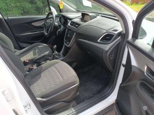 White Opel Mokka 2016 in Taurage, with an engine capacity of 1.60 L and mileage of 164 thousand km for 5300 €, photo 8 on AUTOMOTO.COM.LV