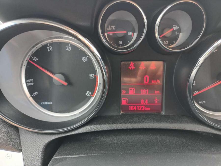 White Opel Mokka 2016 in Taurage, with an engine capacity of 1.60 L and mileage of 164 thousand km for 5300 €, photo 9 on AUTOMOTO.COM.LV