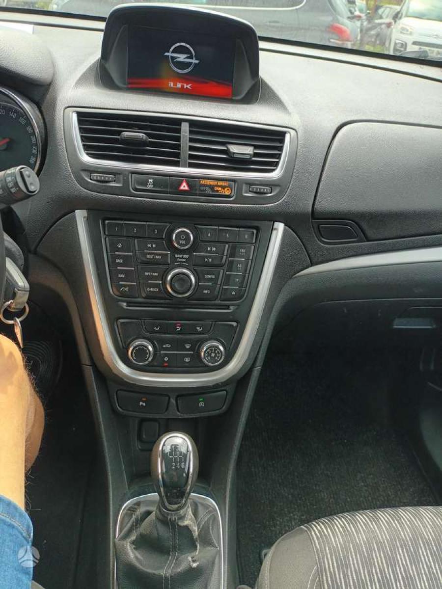 White Opel Mokka 2016 in Taurage, with an engine capacity of 1.60 L and mileage of 164 thousand km for 5300 €, photo 11 on AUTOMOTO.COM.LV