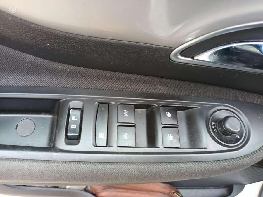 White Opel Mokka 2016 in Taurage, with an engine capacity of 1.60 L and mileage of 164 thousand km for 5300 €, photo 13 on AUTOMOTO.COM.LV
