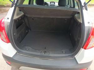 White Opel Mokka 2016 in Taurage, with an engine capacity of 1.60 L and mileage of 164 thousand km for 5300 €, photo 15 on AUTOMOTO.COM.LV