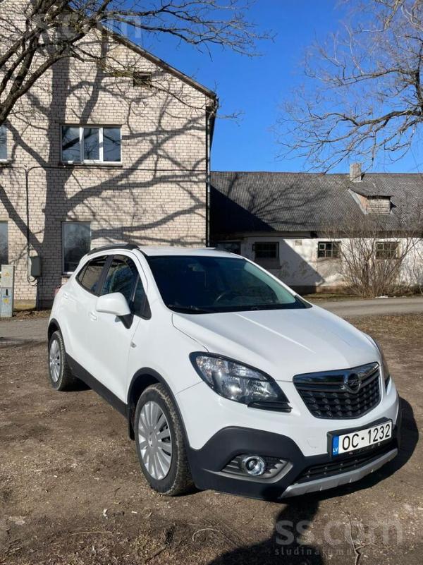 Белый Опель Mokka 2015 в Тукумс, объемом двигателя 1.60 л и пробегом 316 тыс. км за 6300 €, фото 1 на AUTOMOTO.COM.LV