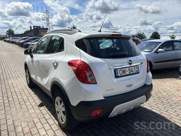 White Opel Mokka 2015 in Talsi, with an engine capacity of 1.60 L and mileage of 165 thousand km for 6990 €, photo 3 on AUTOMOTO.COM.LV