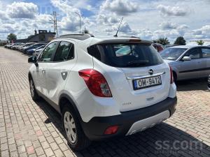 White Opel Mokka 2015 in Talsi, with an engine capacity of 1.60 L and mileage of 165 thousand km for 6990 €, photo 3 on AUTOMOTO.COM.LV