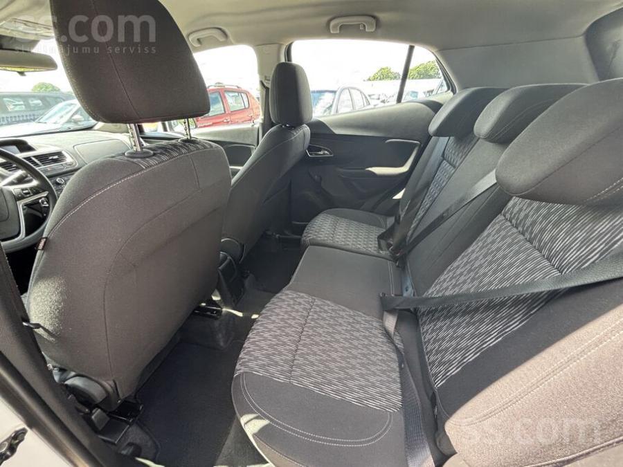 White Opel Mokka 2015 in Talsi, with an engine capacity of 1.60 L and mileage of 165 thousand km for 6990 €, photo 8 on AUTOMOTO.COM.LV