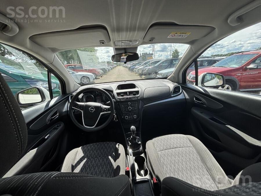 White Opel Mokka 2015 in Talsi, with an engine capacity of 1.60 L and mileage of 165 thousand km for 6990 €, photo 9 on AUTOMOTO.COM.LV