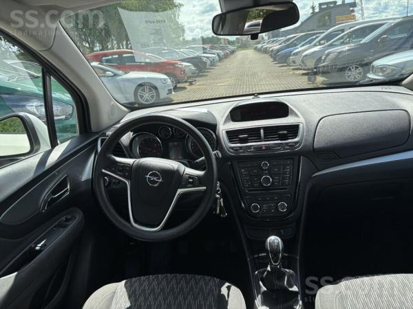 White Opel Mokka 2015 in Talsi, with an engine capacity of 1.60 L and mileage of 165 thousand km for 6990 €, photo 10 on AUTOMOTO.COM.LV