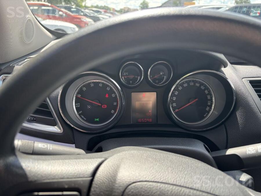 White Opel Mokka 2015 in Talsi, with an engine capacity of 1.60 L and mileage of 165 thousand km for 6990 €, photo 12 on AUTOMOTO.COM.LV