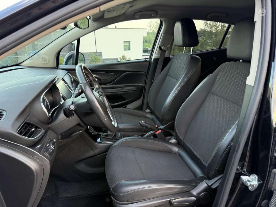 Black Opel Mokka X 2018 in Taurage, with an engine capacity of 1.60 L and mileage of 171 thousand km for 7900 €, photo 17 on AUTOMOTO.COM.LV