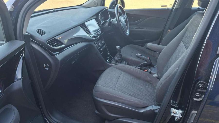 Black Opel Mokka X 2018 in Siauliai, with an engine capacity of 1.36 L and mileage of 99 thousand km for 3299 €, photo 13 on AUTOMOTO.COM.LV