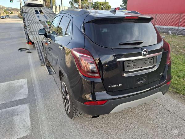 Black Opel Mokka X 2019 in Kaunas, with an engine capacity of 1.60 L and mileage of 200 thousand km for 5200 €, photo 4 on AUTOMOTO.COM.LV