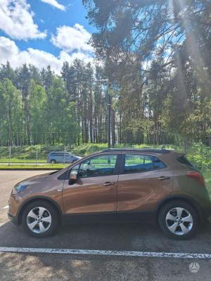 Brown Opel Mokka X 2017 in Vilnius, with an engine capacity of 1.60 L and mileage of 77 thousand km for 8900 €, photo 4 on AUTOMOTO.COM.LV
