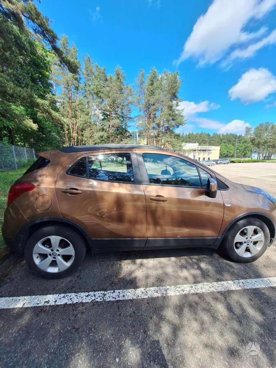 Brown Opel Mokka X 2017 in Vilnius, with an engine capacity of 1.60 L and mileage of 77 thousand km for 8900 €, photo 5 on AUTOMOTO.COM.LV