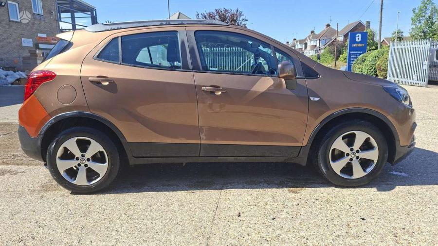 Brown Opel Mokka X 2017 in Siauliai, with an engine capacity of 1.60 L and mileage of 167 thousand km for 3299 €, photo 8 on AUTOMOTO.COM.LV
