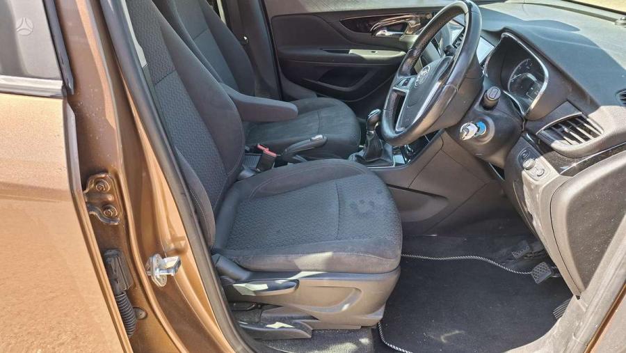 Brown Opel Mokka X 2017 in Siauliai, with an engine capacity of 1.60 L and mileage of 167 thousand km for 3299 €, photo 10 on AUTOMOTO.COM.LV