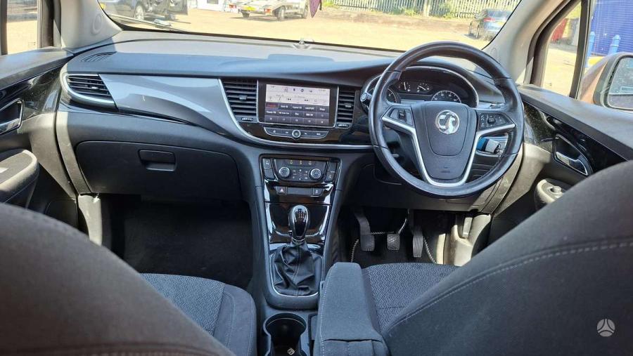 Brown Opel Mokka X 2017 in Siauliai, with an engine capacity of 1.60 L and mileage of 167 thousand km for 3299 €, photo 12 on AUTOMOTO.COM.LV