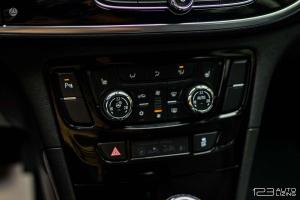 Grey Opel Mokka X 2017 in Kretinga, with an engine capacity of 1.60 L and mileage of 171 thousand km for 10550 €, photo 24 on AUTOMOTO.COM.LV