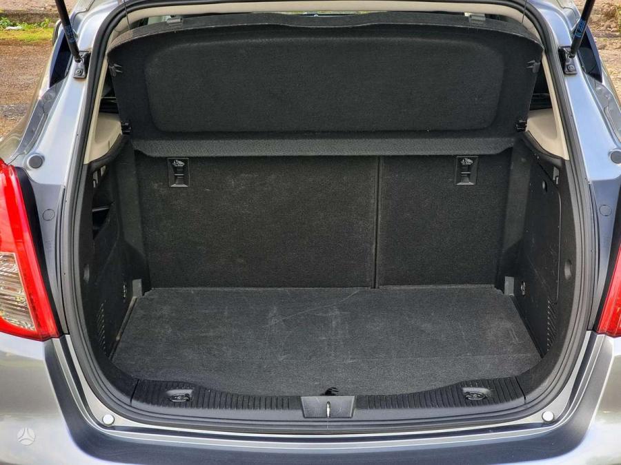 Grey Opel Mokka X 2017 in Taurage, with an engine capacity of 1.60 L and mileage of 119 thousand km for 8700 €, photo 20 on AUTOMOTO.COM.LV