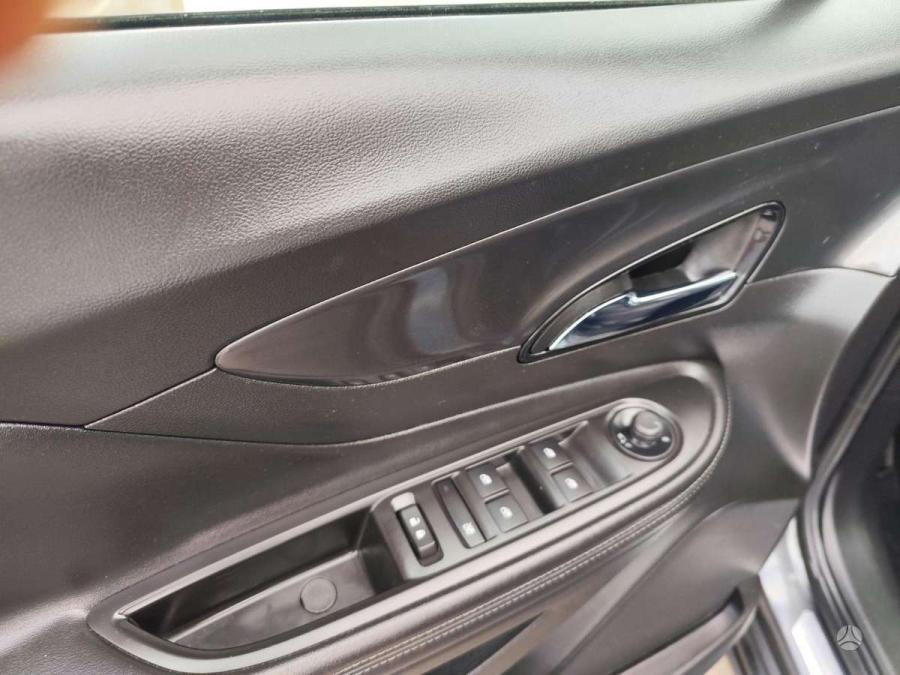 Grey Opel Mokka X 2018 in Siauliai, with an engine capacity of 1.60 L and mileage of 199 thousand km for 8300 €, photo 21 on AUTOMOTO.COM.LV