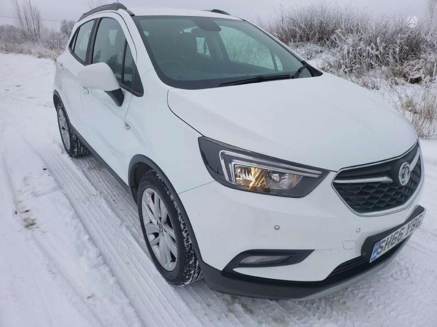 White Opel Mokka X 2016 in Kaunas, with an engine capacity of 1.40 L and mileage of 110 thousand km for 2399 €, photo 1 on AUTOMOTO.COM.LV