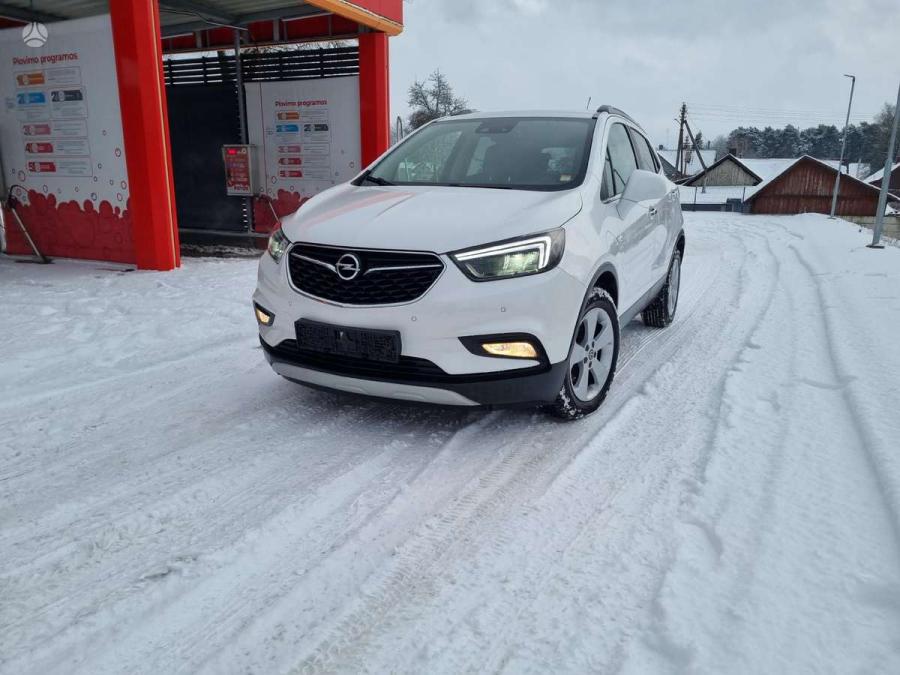 White Opel Mokka X 2017 in Ukmerge, with an engine capacity of 1.40 L and mileage of 137 thousand km for 10950 €, photo 1 on AUTOMOTO.COM.LV